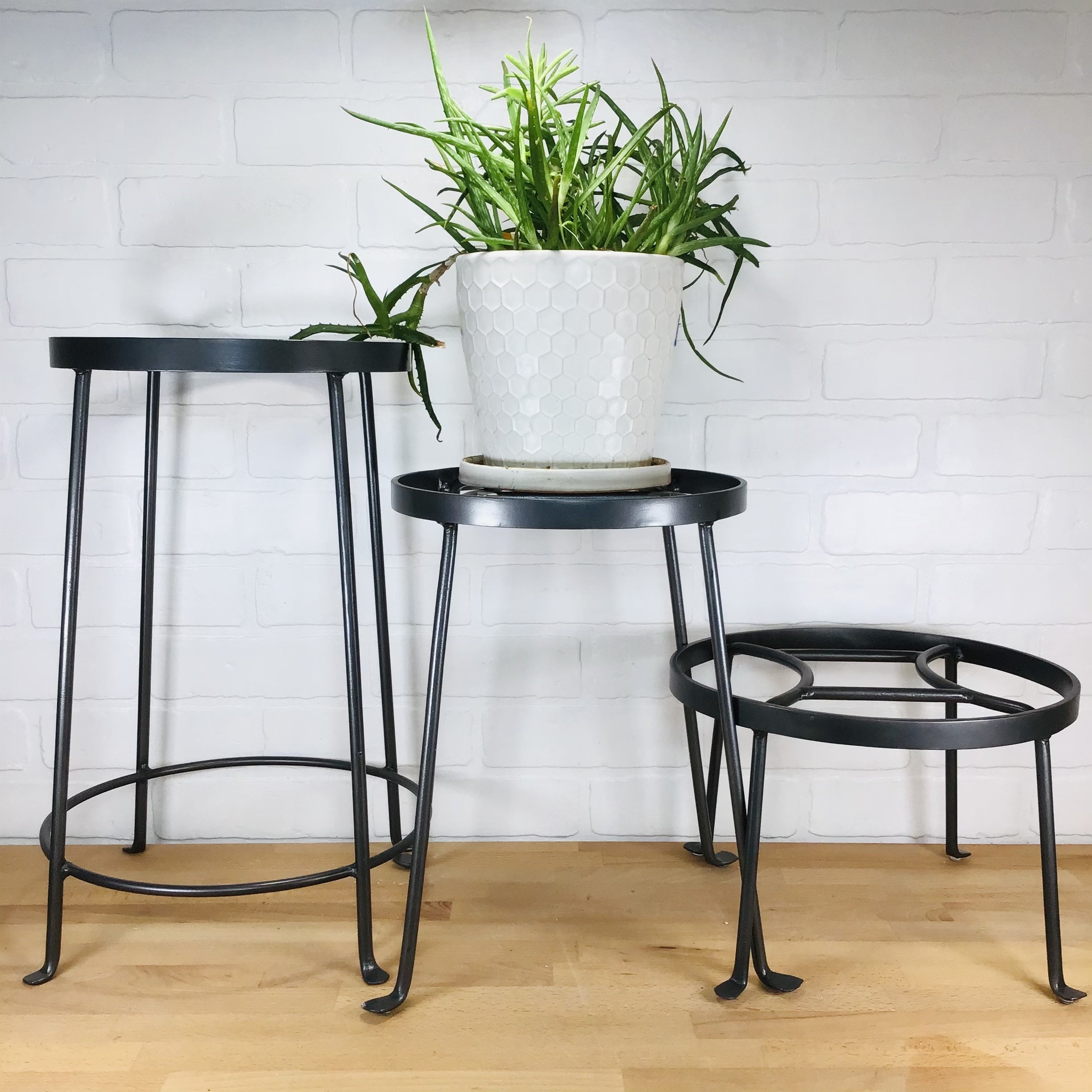 Plant Stand - Argyle 4-Leg – Mother Earth Gardens